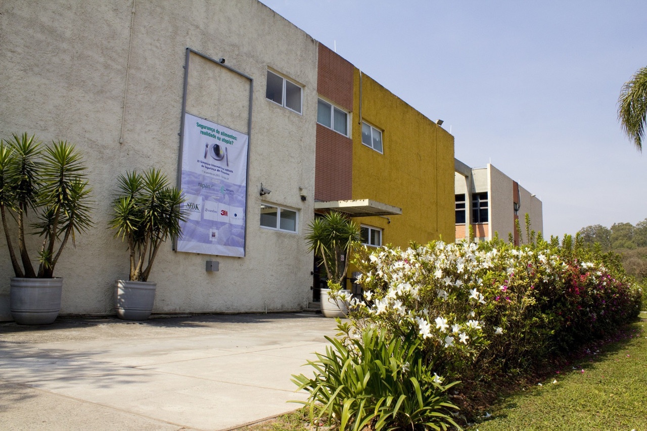 Faculdade de Ciências Farmacêuticas - USP e as Profissões